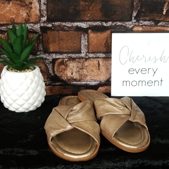 Nicole | Shoes | Nicole Genuine Leather Metallic Bronze Sandal | Poshmark